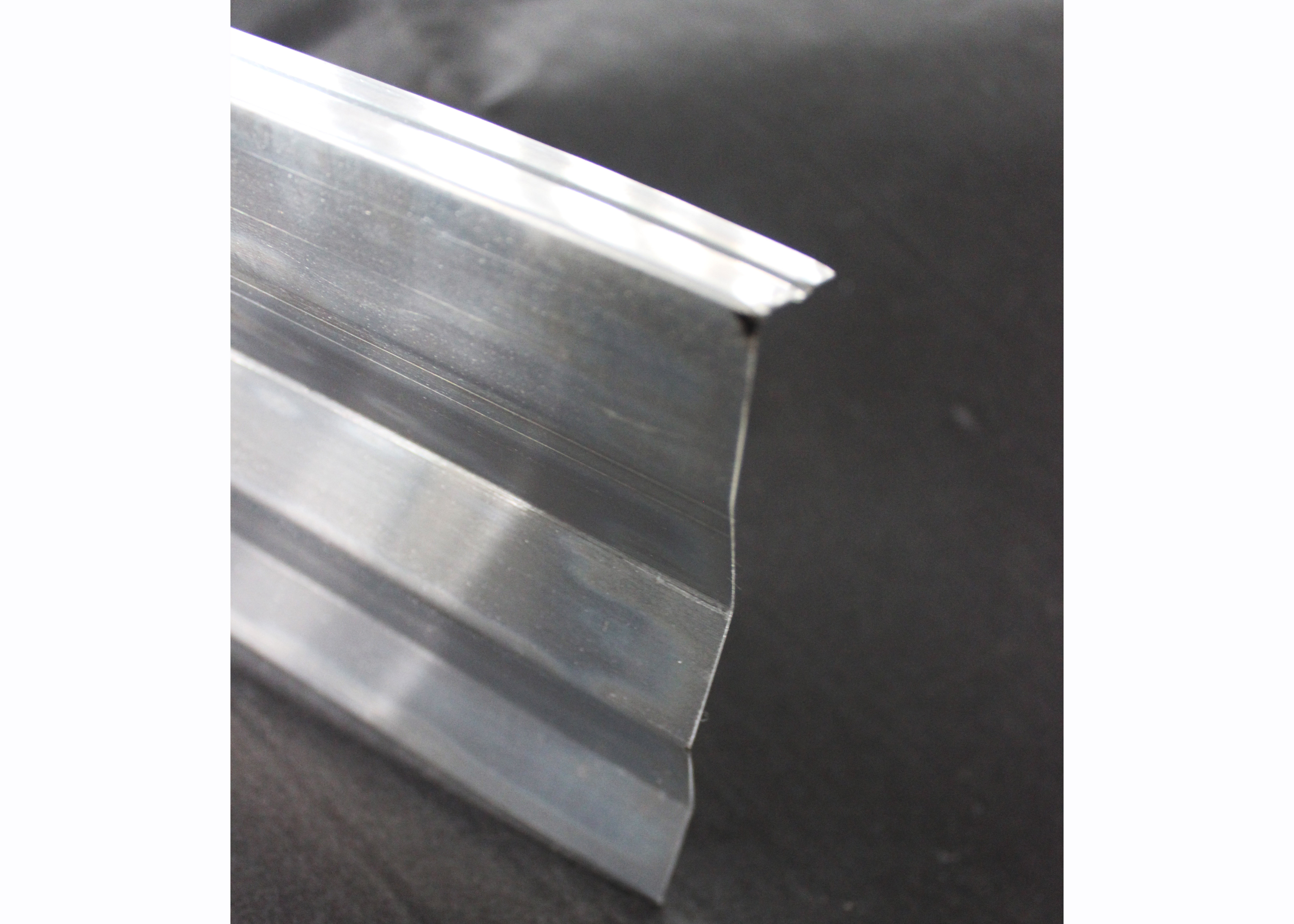 Waved Shaped Blade Aluminium Baffle Ceiling , Fireproof Decorative ...