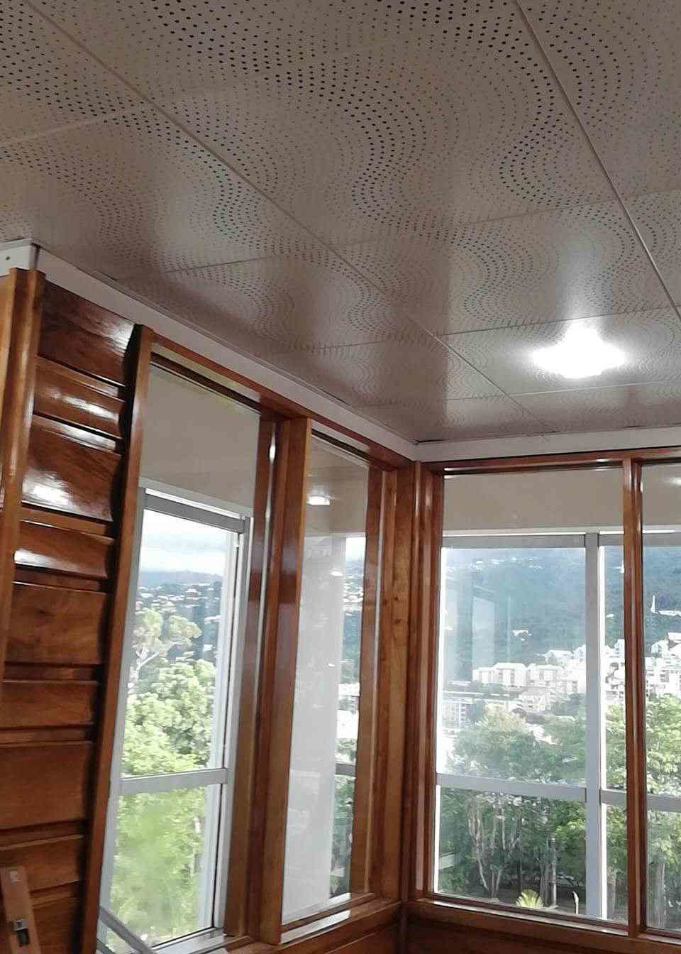 CE Acoustic Ceiling Tiles White Color Wave Perforation Aluminium Clip ...