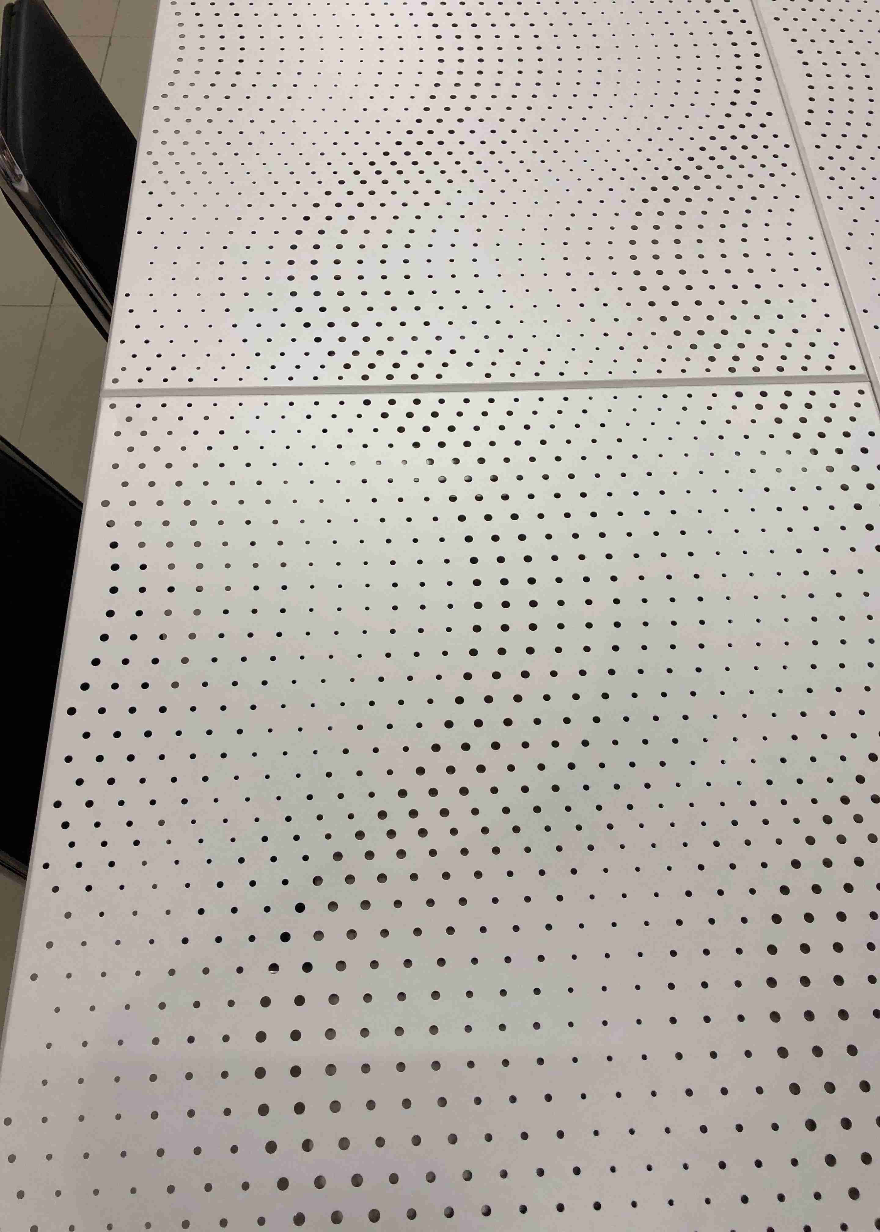 CE Acoustic Ceiling Tiles White Color Wave Perforation Aluminium Clip ...